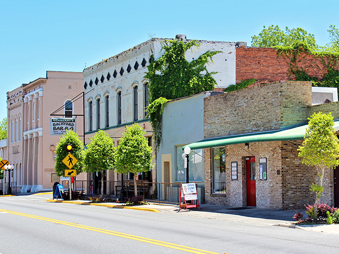 BBQ and brick buildings! Newberry's street scene offers a taste of small-town Florida with a side of smoky goodness.