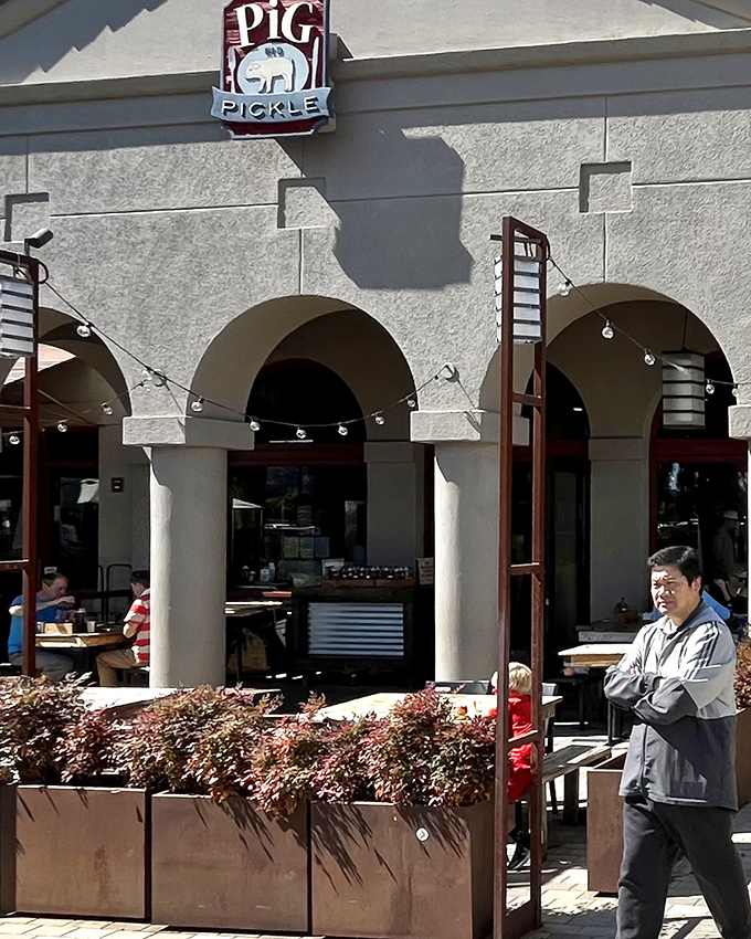 Pig in a Pickle's elegant arches frame a BBQ oasis. Sophisticated setting, down-home flavors.