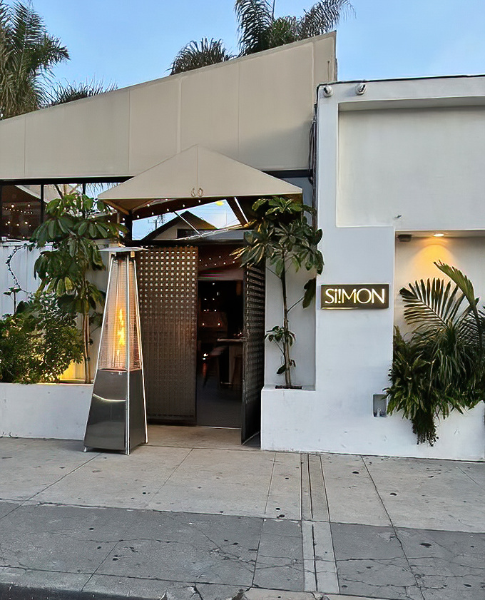 Si! Mon: Clean white lines and lush greenery frame this Venice Beach spot where Caribbean flavors meet California's freshest catches.