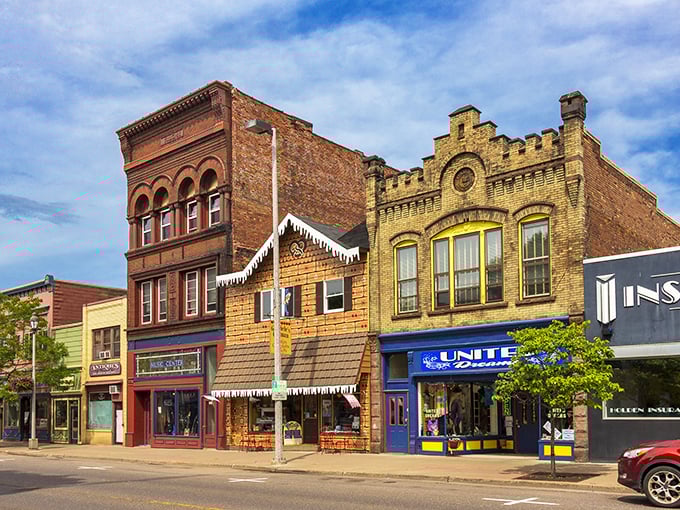 Downtown Ashland offers the architectural equivalent of comfort food&mdash;substantial, familiar, and deeply satisfying.