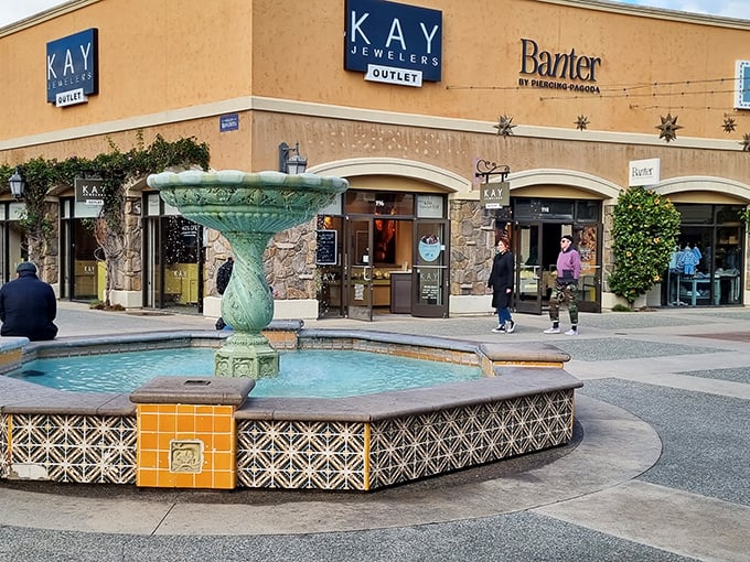 That fountain isn't the only refreshing thing at Las Americas &ndash; those outlet prices will revive your fashion sense and your budget!
