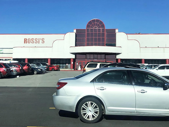 Rossi&rsquo;s expansive lot fills with cars as shoppers stream into its bustling weekend market.