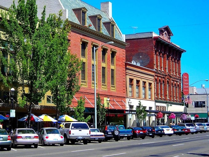 Salem offers big-city convenience with small-town prices. Where your Social Security check stretches beneath Oregon's blue skies.
