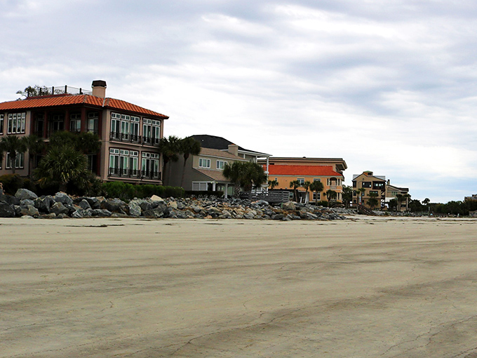 Sand, surf, and surprisingly sensible living costs. St. Simons Island proves retirement paradise doesn't have to sink your financial ship.