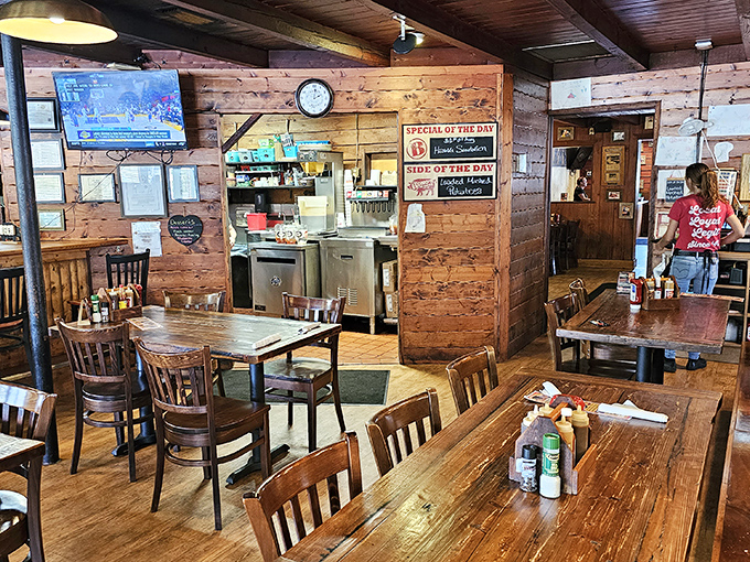 Wood paneling, sturdy tables, and the lingering aroma of oak smoke &ndash; barbecue ambiance doesn't get more authentic than this.