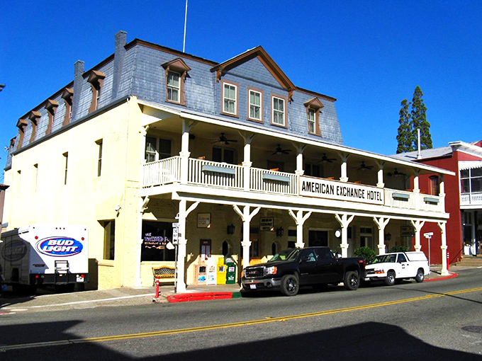 The American Exchange Hotel balances historical grandeur with small-town approachability. No bellhops in sight, but plenty of stories waiting in every creaking floorboard.