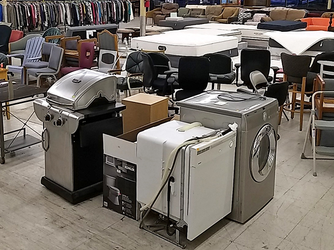 Appliance island&mdash;where slightly outdated washers, dryers, and grills offer themselves up for second-chance domestic bliss.
