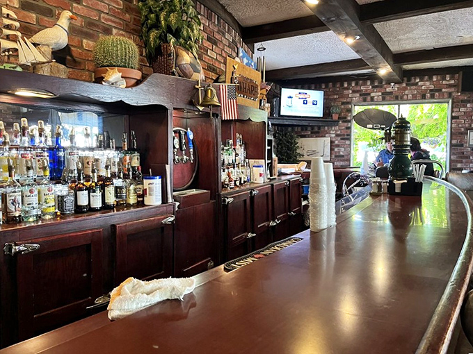 A bar that looks like it could tell stories of lake voyages and fishing triumphs. The polished wood invites elbows and conversations that stretch into evening.