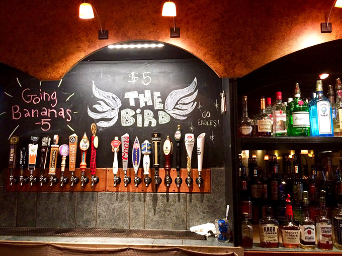 The bar area beckons with promises of cold drinks to cool down your buffalo-sauce-tingling tongue.