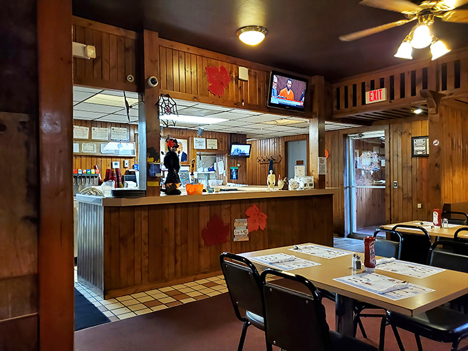 The counter seats: front row tickets to the fried chicken show of a lifetime.