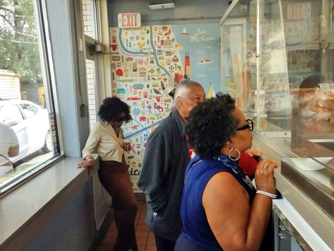 A Chicago map on the wall reminds you where you are, but your nose already knew&mdash;you're in barbecue paradise.