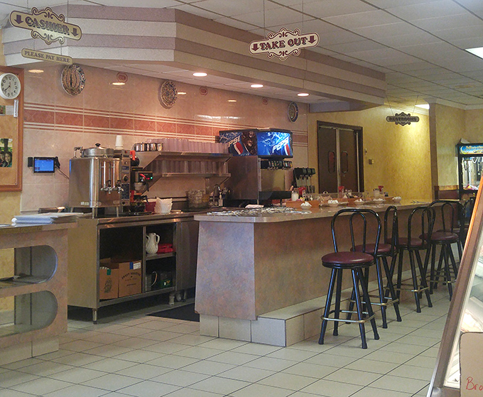 Where coffee refills flow like conversation and the counter seats offer front-row views to short-order magic. Breakfast theater at its finest.
