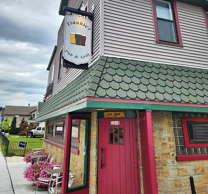 Frankie's Pub & Grill wears its Irish-Italian heritage proudly, with a fa&ccedil;ade as colorful as the conversations happening inside over cold pints.