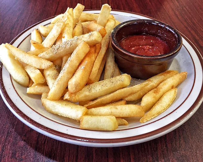 Even the humble french fry gets the royal treatment here, dusted with spices and served with a dipping sauce that'll make ketchup jealous.