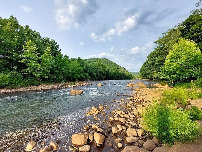 Nature doesn't charge admission for its best attractions. This peaceful stretch of river offers retirement recreation that's easy on both the joints and the wallet.