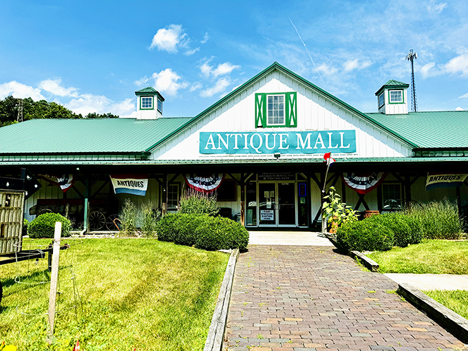 The Hocking Hills Antique Mall – where yesterday's treasures await today's collectors in a building that's practically an antique itself.
