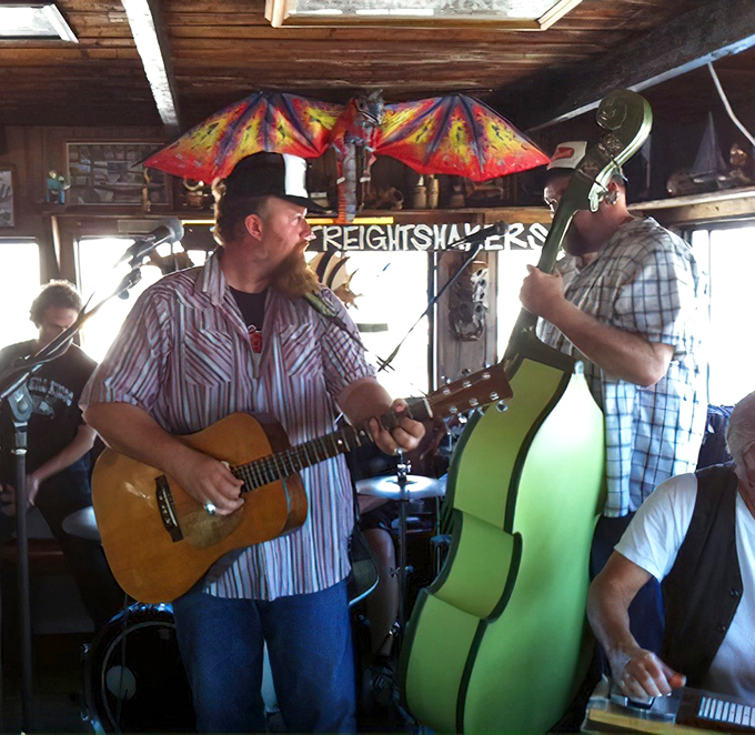 Live music transforms this floating eatery into a harbor hootenanny. Nothing pairs with chowder quite like the twang of a stand-up bass.