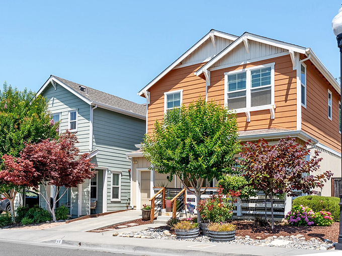 Charming homes with meticulous landscaping show that Healdsburg residents take curb appeal as seriously as they take their wine pairings.