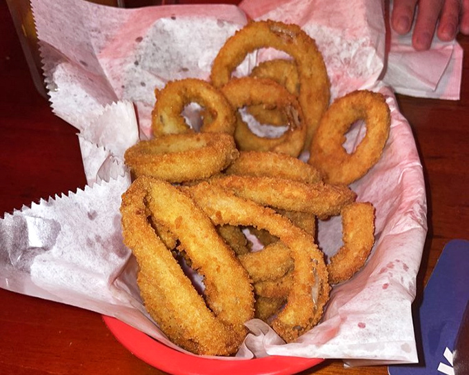 Onion rings with the ideal crunch-to-softness ratio. Like edible gold bracelets that somehow taste even better than they look.