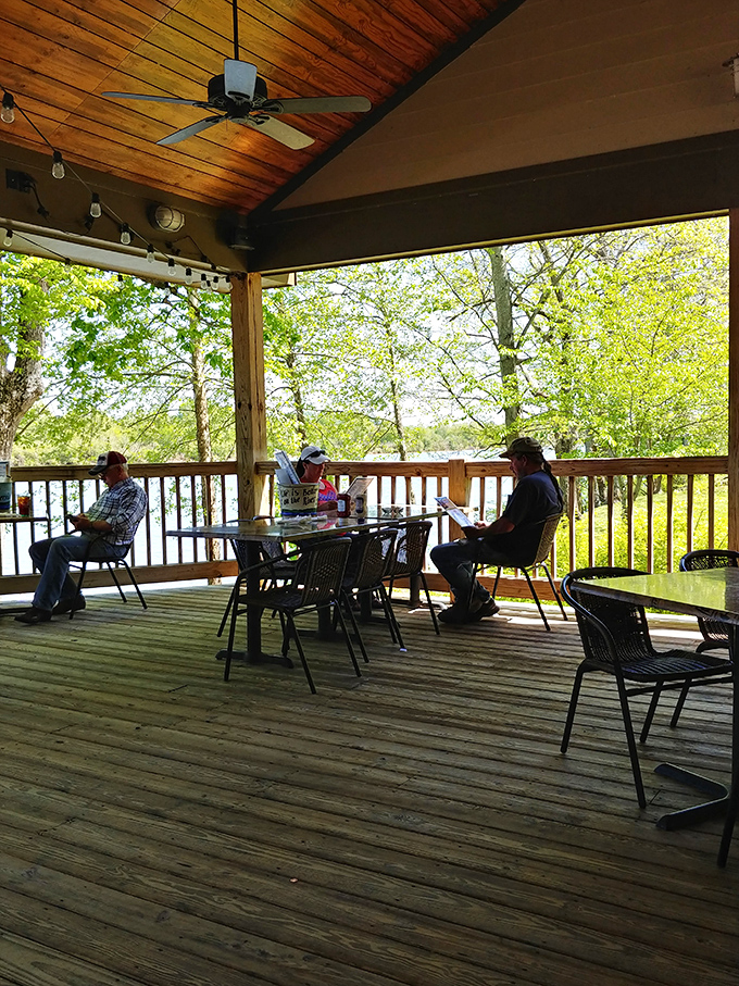Riverside dining that soothes the soul before the food even arrives. Nature's dining room comes with a gentle breeze.