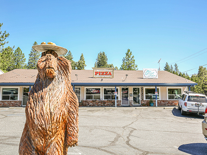 A wooden bear guards the entrance to this pizza joint. In the Sierra foothills, even your dinner comes with a side of whimsy.