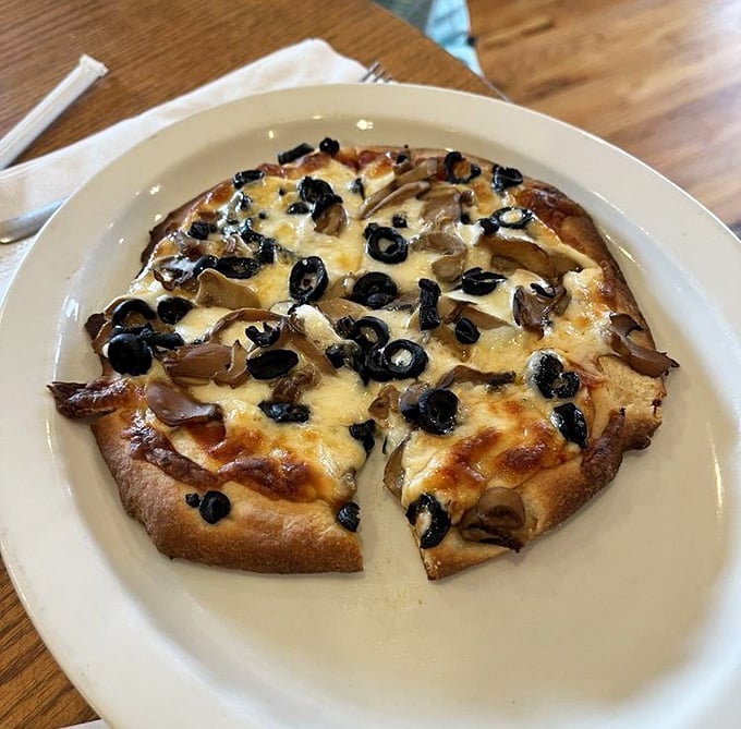 Pizza with a crust that's earned its reputation over decades. Those black olives and mushrooms aren't just toppings&mdash;they're a commitment to flavor.