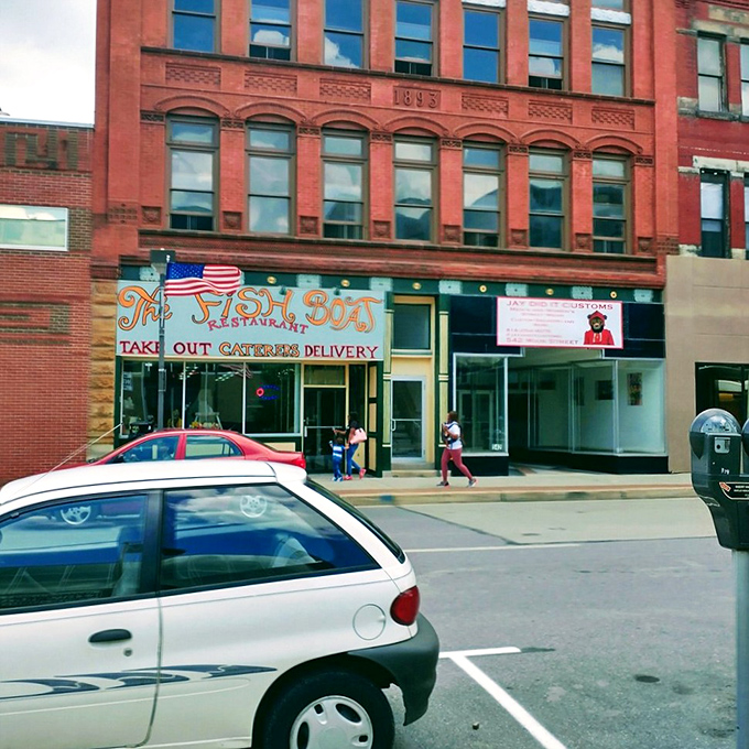 The Fish Boat delivers fresh catches without requiring you to sell your own catch.