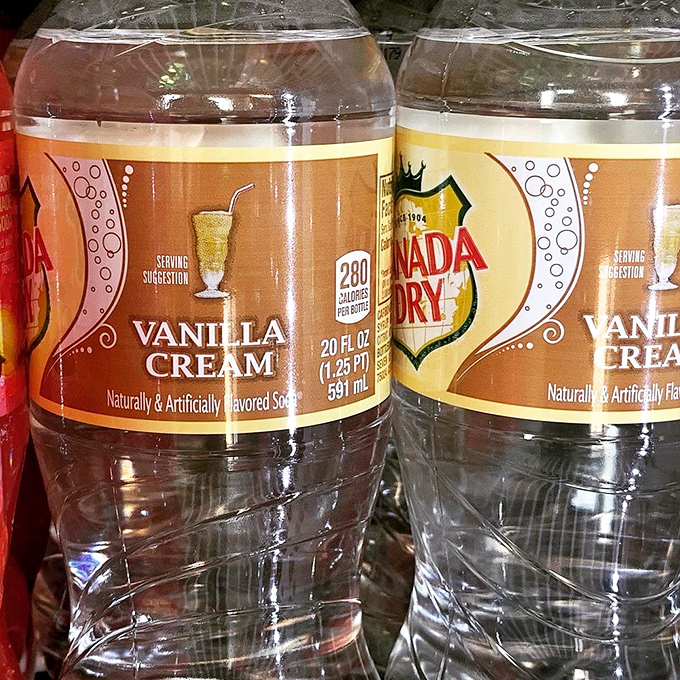 The unsung heroes of sandwich accompaniment. These vanilla cream sodas stand ready to cut through the richness of Leo's legendary offerings.