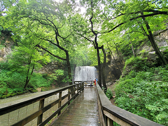 Rain-slicked boards lead to watery rewards. Even on drizzly days, the falls put on a spectacular show&mdash;perhaps their most impressive performance.