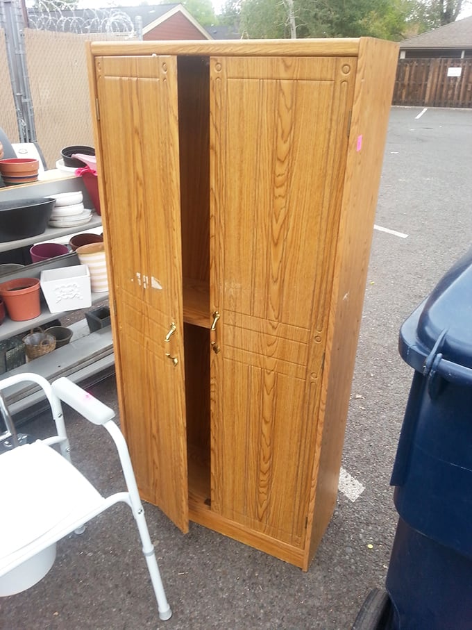 This oak cabinet has weathered the decades with grace. With a little TLC, it could be the statement piece your dining room has been missing. 