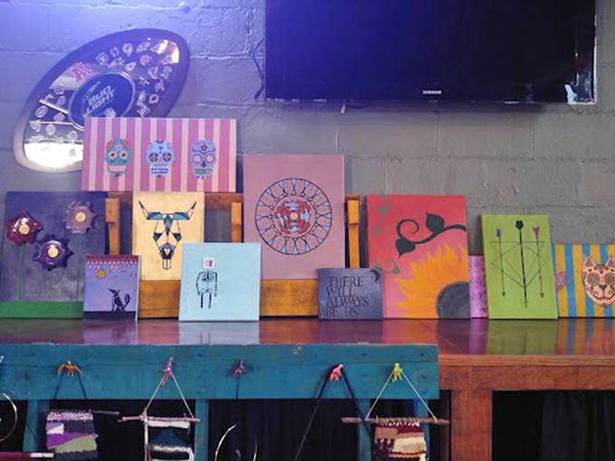 Local art adds splashes of color and personality to the walls. Even your eyes get to feast while you wait for your pizza.