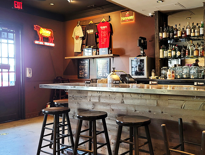 The bar area beckons with promises of cold relief from all that delicious smoky heat.