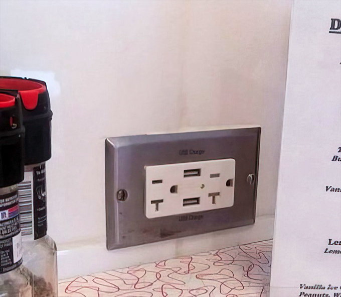 Even the electrical outlets at Goober's are dressed for the occasion&mdash;because your phone deserves to dine in style too.