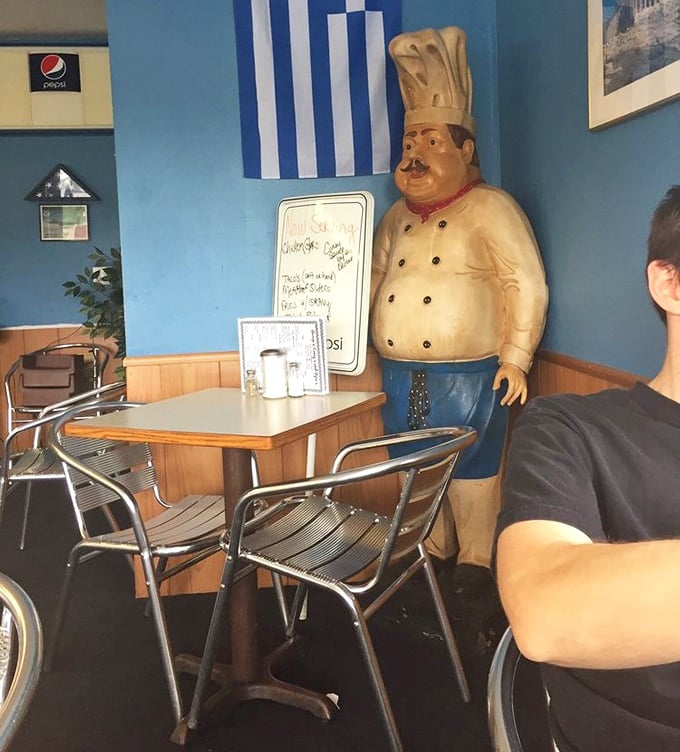 This chef statue has seen thousands of satisfied customers come and go – if only he could talk, the stories he'd tell!