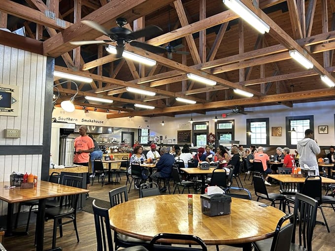 These happy diners have discovered what true contentment looks like&mdash;and it's covered in barbecue sauce.