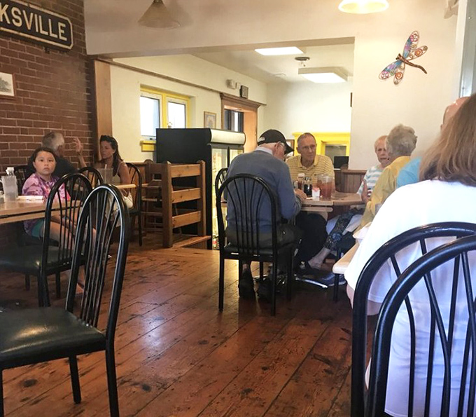 The true measure of any local eatery&mdash;tables filled with regulars who've turned this caf&eacute; into their second kitchen, complete with all the neighborhood gossip.