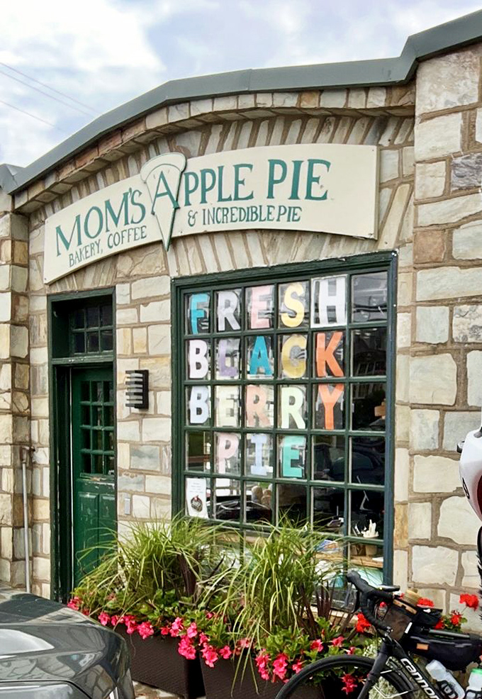 The colorful window letters spell out more than "FRESH BLACKBERRY PIE"&mdash;they spell "Get in here immediately!"