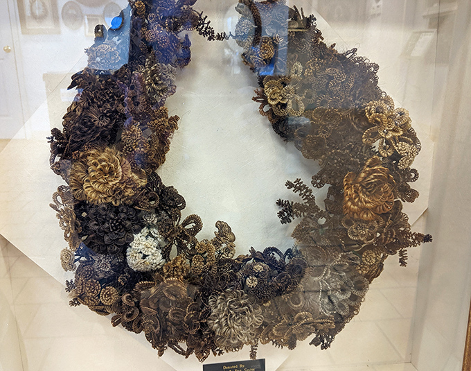 A spectacular hair wreath that puts modern friendship bracelets to shame. This is how Victorians said "I'll remember you" before Instagram.