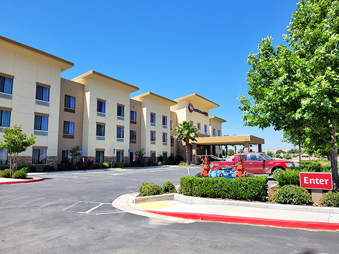 This modern hotel offers comfortable accommodations for visitors without the coastal markup – no "resort fee" for accessing the ice machine here.