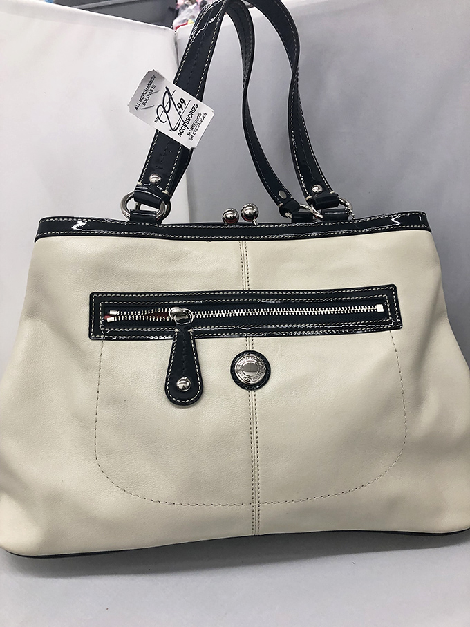 Designer or doppelg&auml;nger? This black-and-white handbag brings classic style without the luxury price tag. Fashion finds abound.