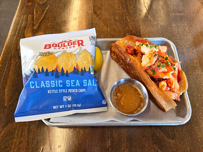 New England's finest export gets the Arizona treatment in this perfectly stuffed, butter-kissed lobster roll. 