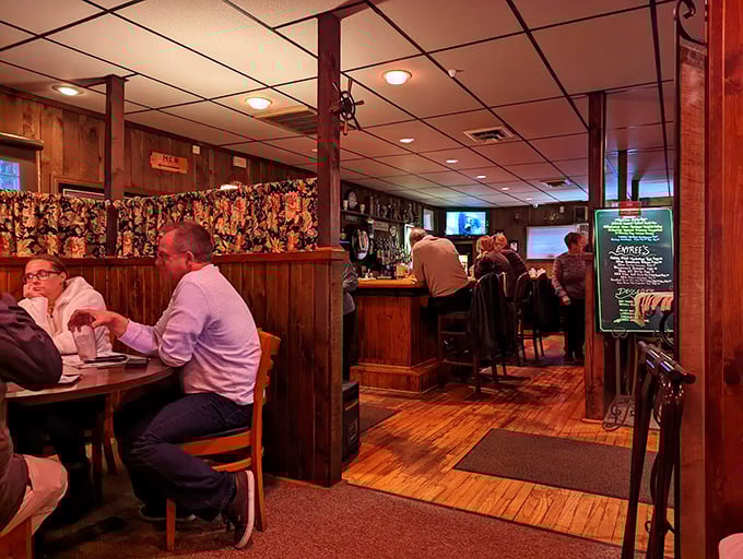 Where everybody knows your name &ndash; or soon will. The dining room hums with conversation and the promise of excellent meals to come.