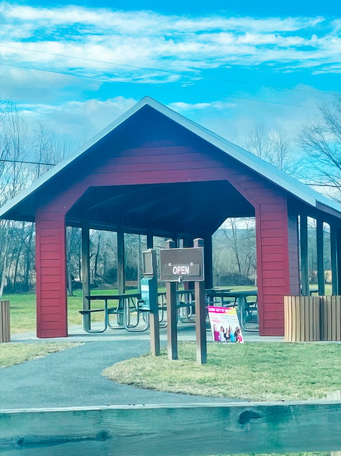 The picnic pavilion borrows architectural cues from its famous neighbor. Even lunch tastes better with a side of historical ambiance.