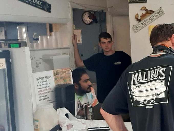 The staff moves with the efficiency of people who know exactly what they're doing. When it comes to seafood, experience beats culinary school every time.