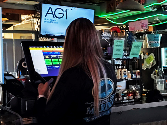 Behind every great seafood joint is a team that knows their stuff – the unsung heroes who transform ocean treasures into memorable meals.