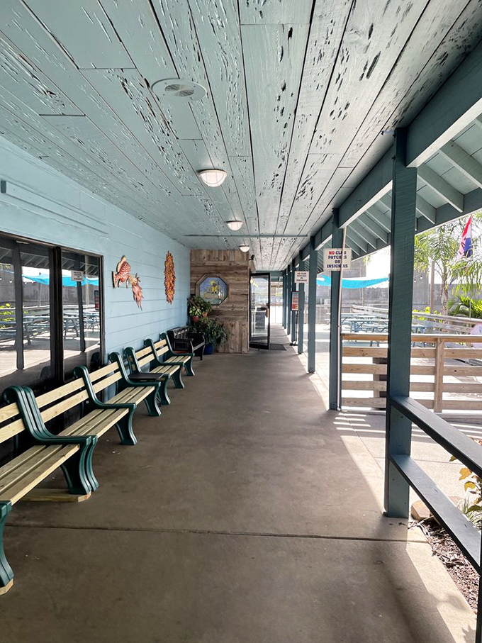 The covered waiting area with weathered blue ceiling boards – where anticipation of great seafood makes even waiting a pleasure.