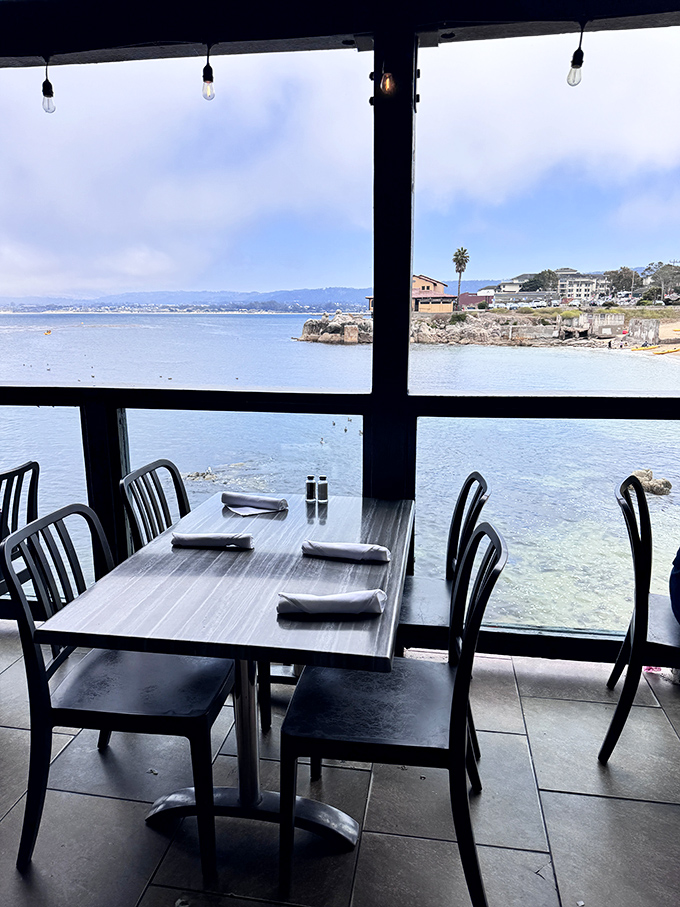 The table with the best view in Monterey doesn't need fancy linens&mdash;the Pacific Ocean handles all the decorating here.