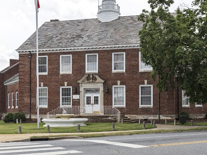 Classic American government building—built when civic pride was the main ingredient in every community's special recipe.
