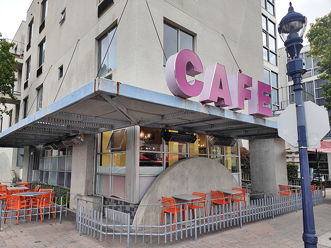 This architectural standout with its curved concrete and bright signage serves up morning meals that are equally eye-catching.