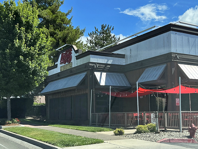 That casual exterior promises the kind of down-home cooking that makes your taste buds sing.